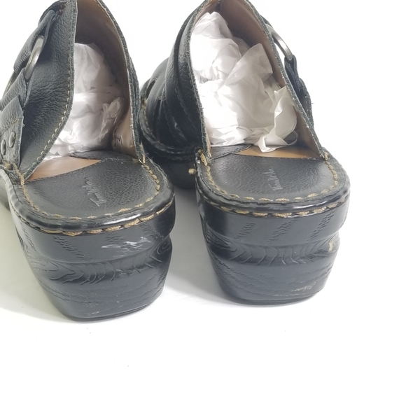 Thom McAn | Shoes | Thom Mcan Shackle Black Clogs Sz 75 | Poshmark